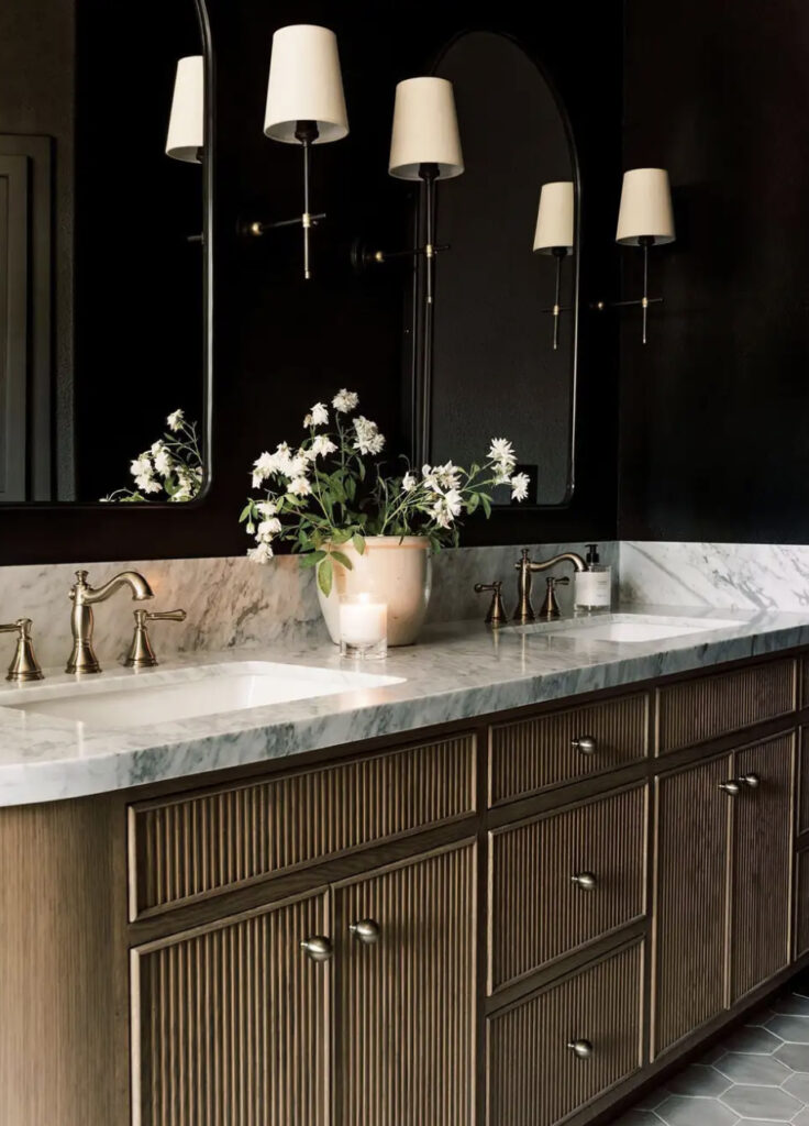 29+ Moody Bathroom Ideas That Are Elegant & Dreamy (2024)