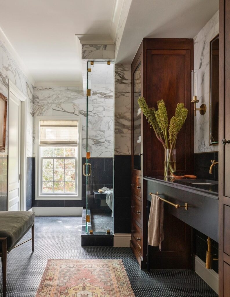 29+ Moody Bathroom Ideas That Are Elegant & Dreamy (2024)