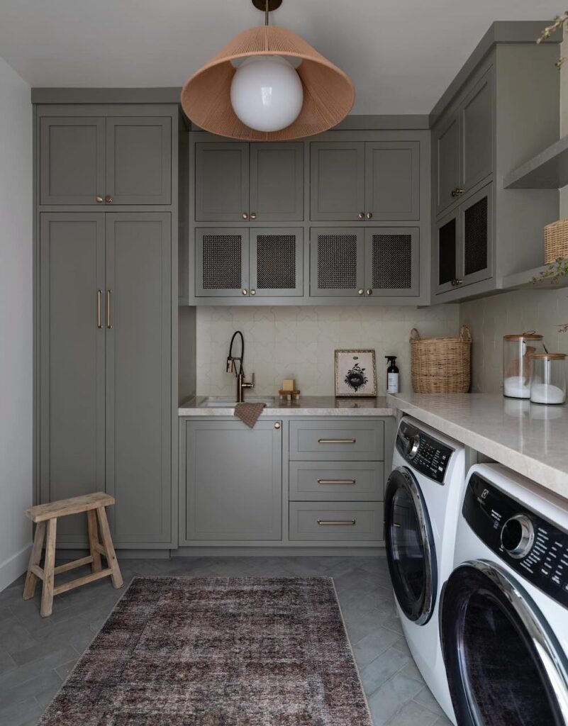 21+ Cottage-Inspired Laundry Rooms With A Vintage Vibe We Love