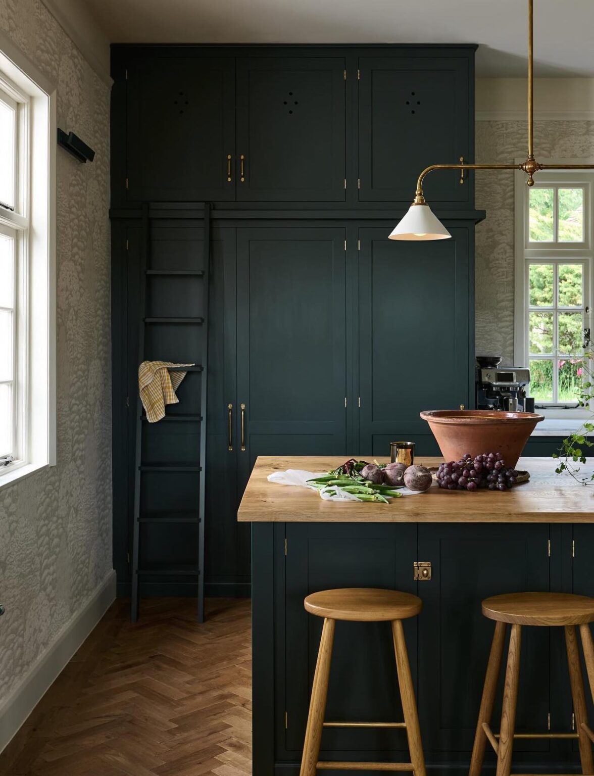 Green Kitchen Cabinets: 21+ Ideas We're Envious Of in 2025